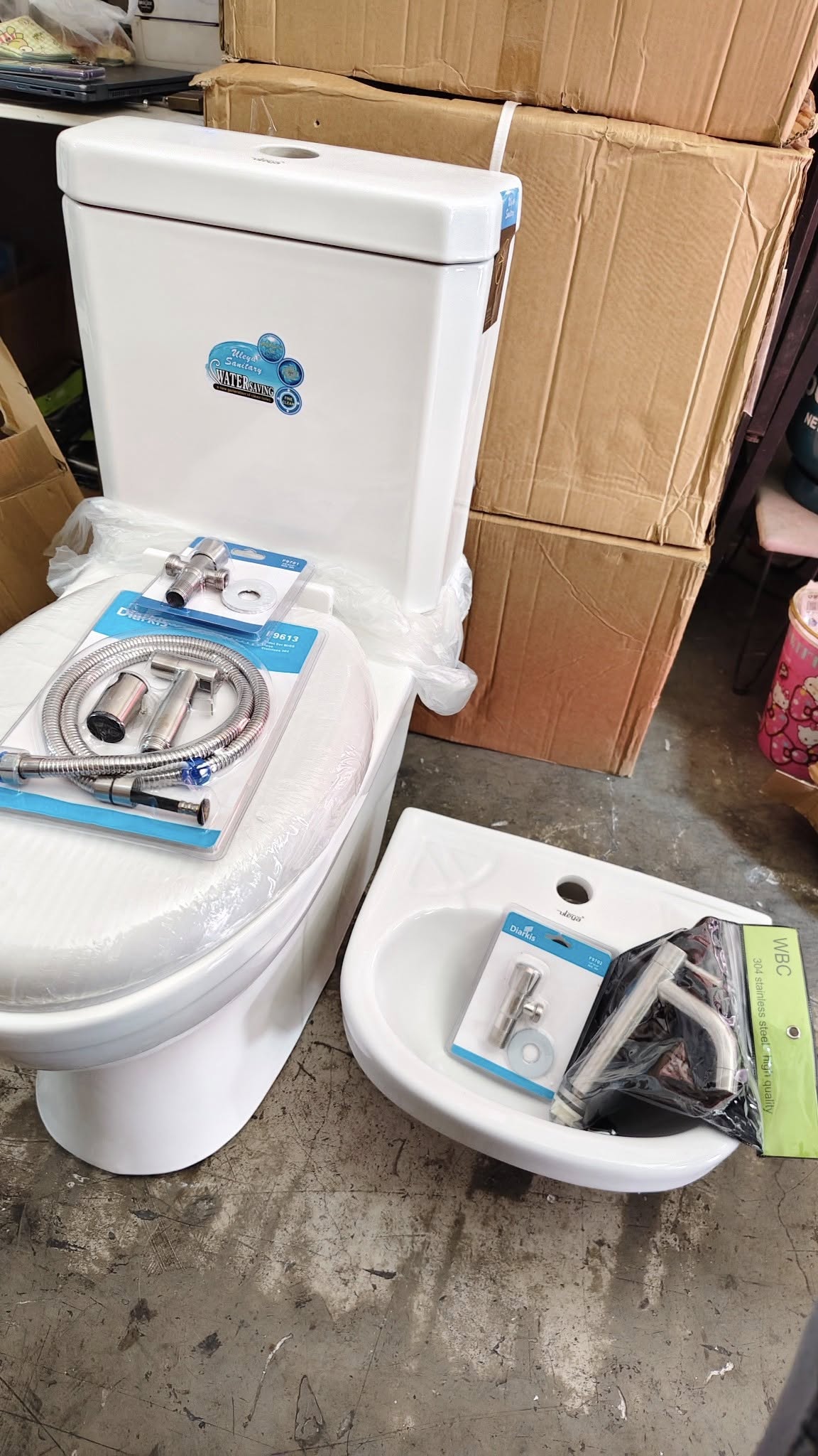 551 Bathroom ceramic Toilet /Ceramic water closet and Bathroom Lavatory ...