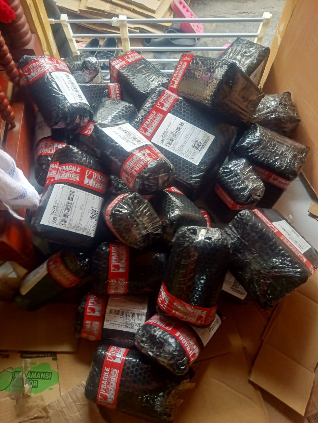 Bikoys medium size,Pork Chicharon may halo-konteng laman,80grms.Best ...