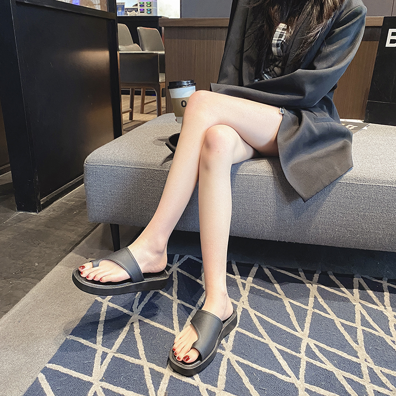 MIA Slippers For Women Rubber Toe Loop Design Thick Sole New Arrival ...