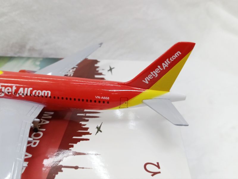 Viet jet Air Airplane with Landing gear Diecast Aircraft Model ...