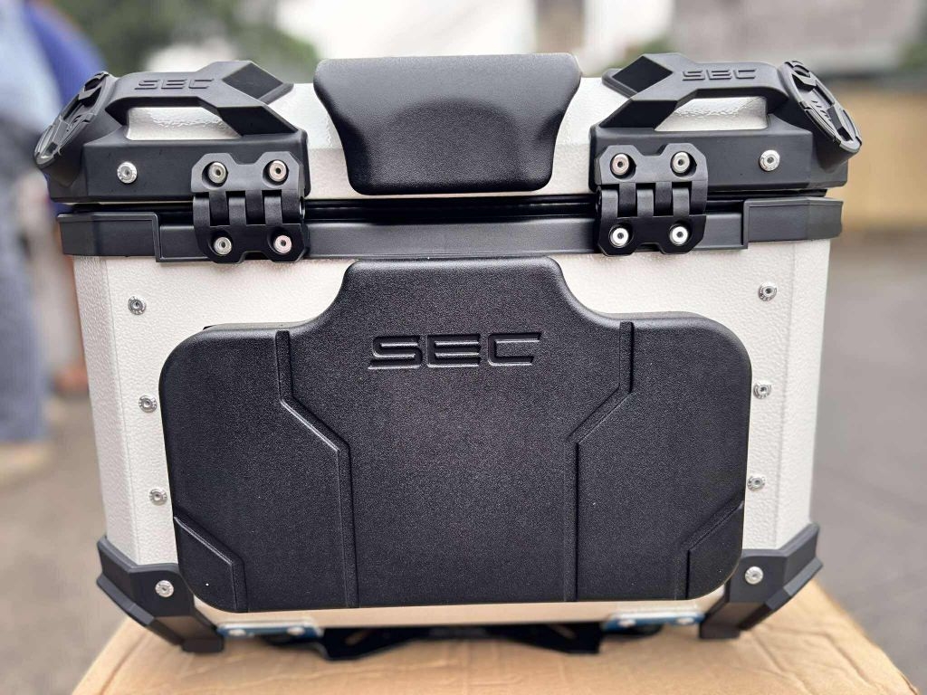 SEC ALLOY TOP BOX ANTISCRATCH 45 LITERS WHITE LIMITED EDITION | Shopee ...