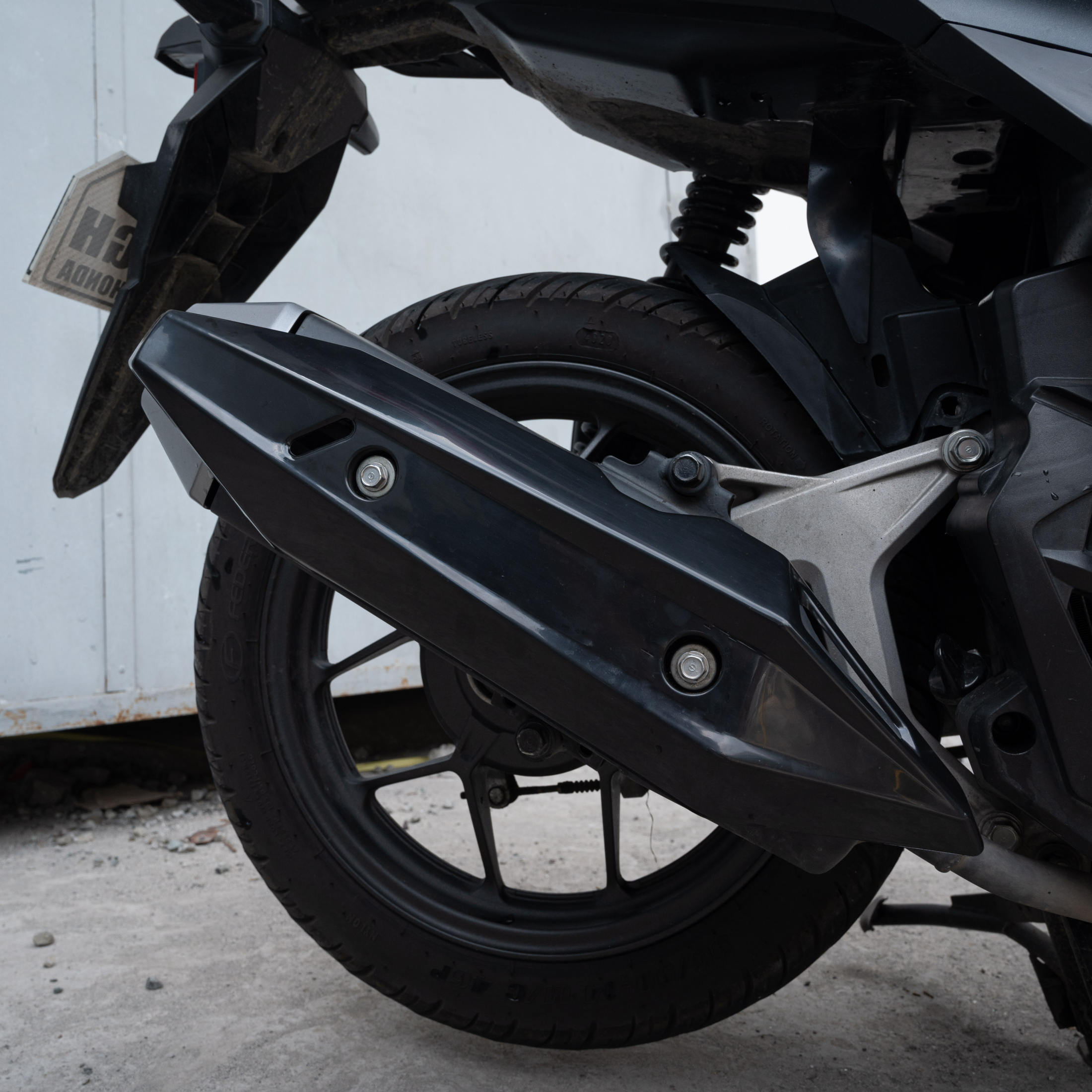 MUFFLER COVER FOR CLICK MUFFLER COVER MATTE BLACK / GLOSSY CARBON FOR ...