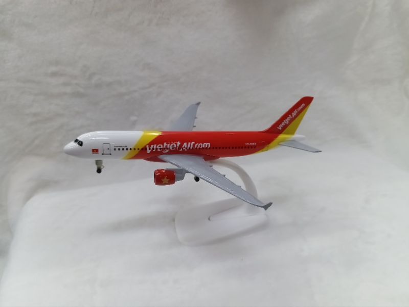 Viet jet Air Airplane with Landing gear Diecast Aircraft Model ...