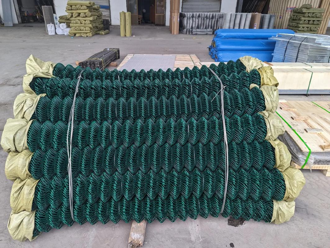 Cyclone Wire Galvanized Wire Mesh Fence Pvc Coated Wire Chain Link ...