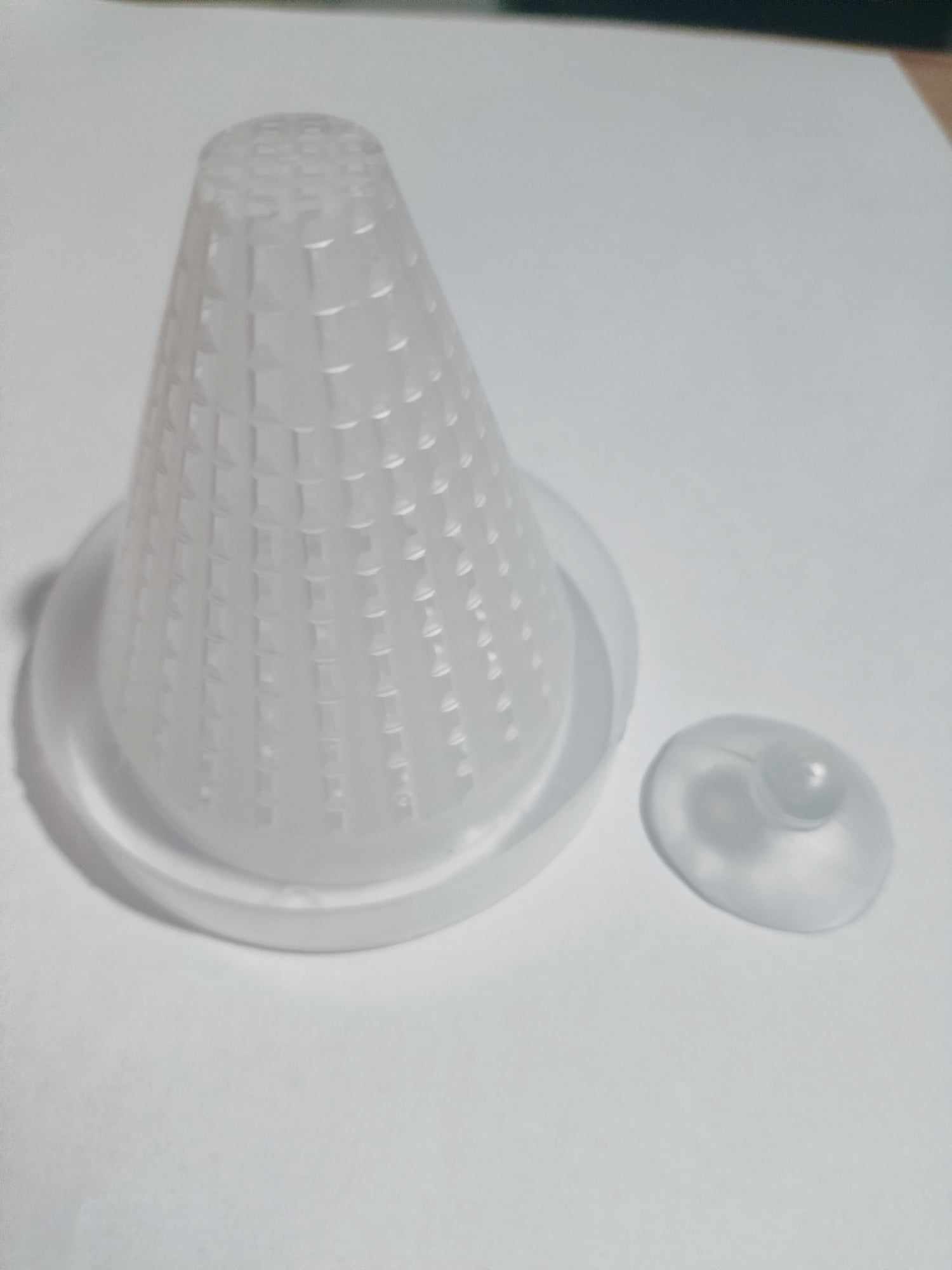 AQUARIUM CONE FEEDER FOR TUBIFEX/ BLOODWORM WITH SUCTION CUP | Shopee ...