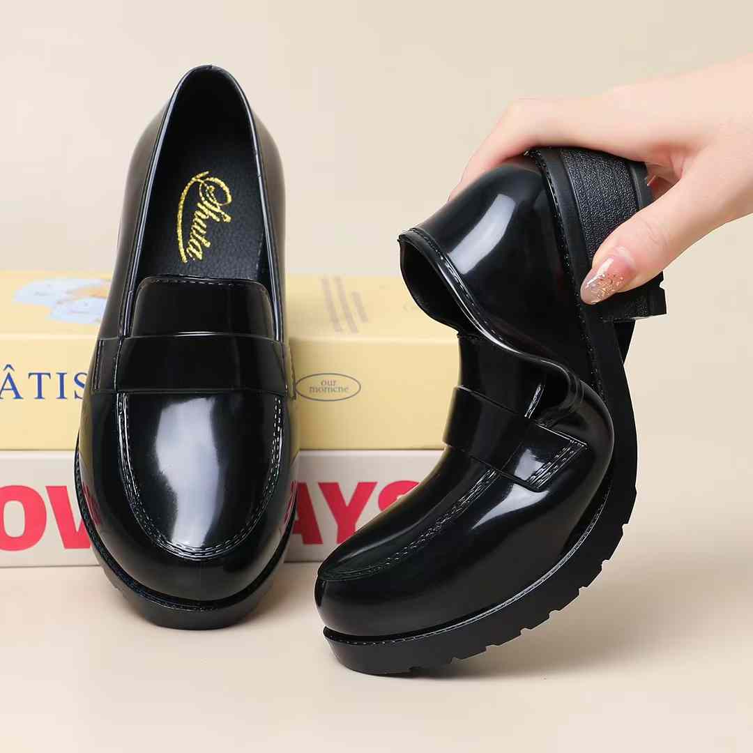 689 high quality Kids Girl stylish glossy black school shoes wedge ...