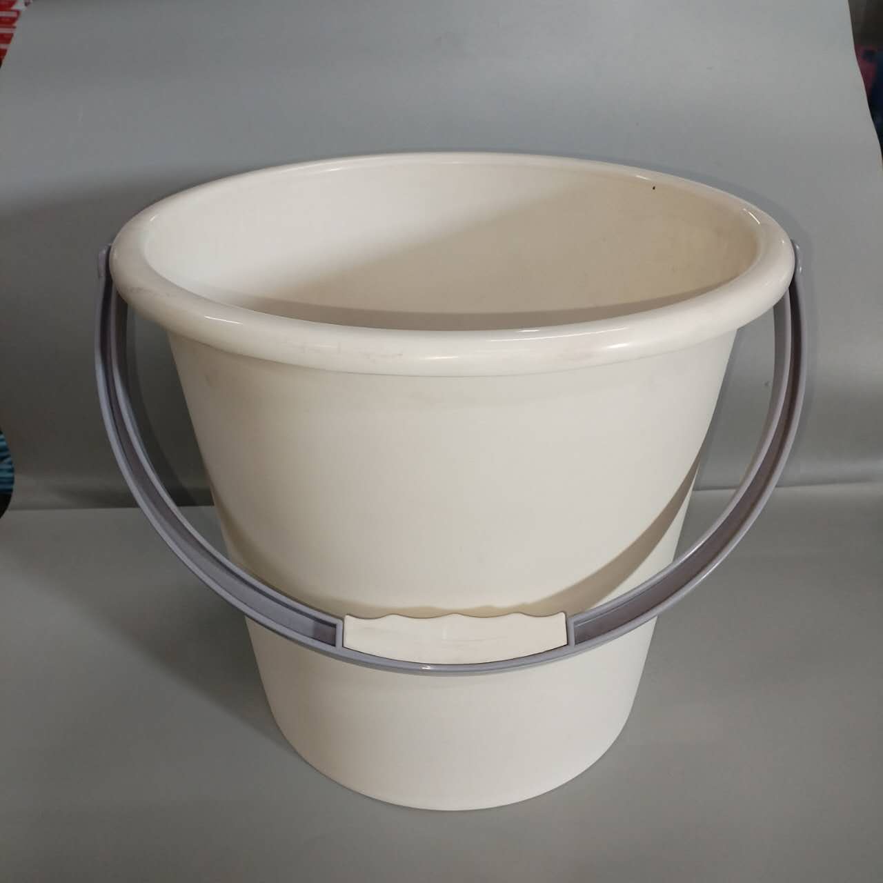 Household Portable Bucket Thick Plastic Water Bucket With Handle ...