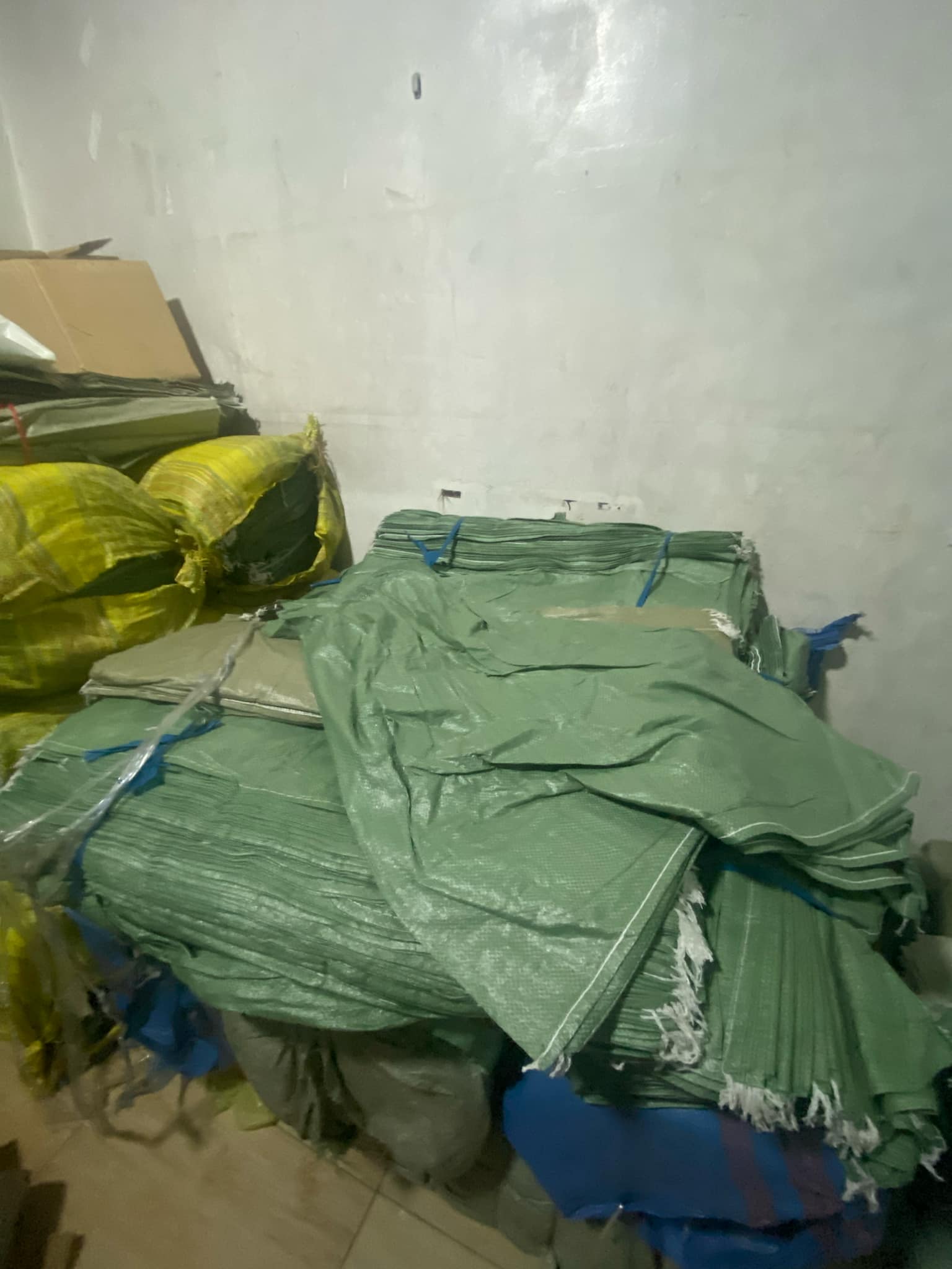 BRAND NEW 80 kilo Sako Trash bag/Sack Malaking Sako 80kgs(106cm x 106cm ...