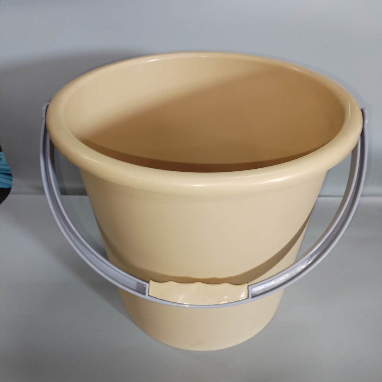 Household Portable Bucket Thick Plastic Water Bucket With Handle ...