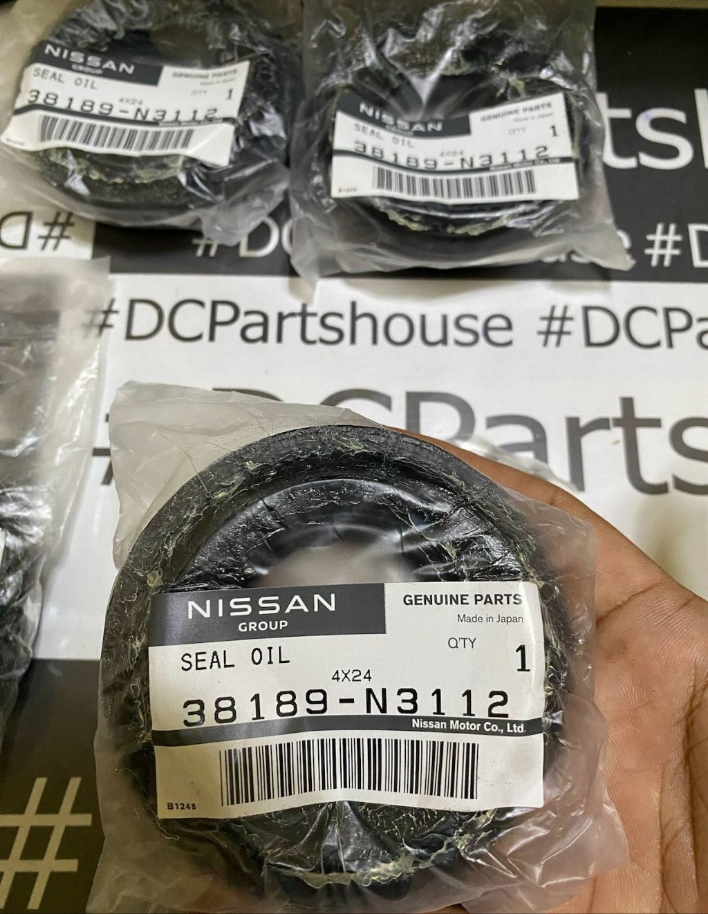 Genuine Nissan Pinion Drive Oil Seal NV350 E26 E25 E24, Frontier D22 ...