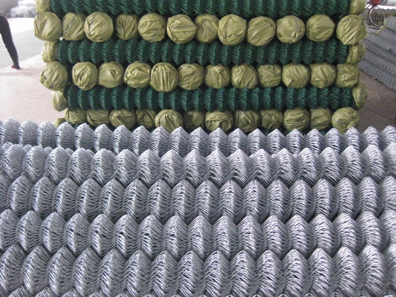 Cyclone Wire Galvanized Wire Mesh Fence Pvc Coated Wire Chain Link ...