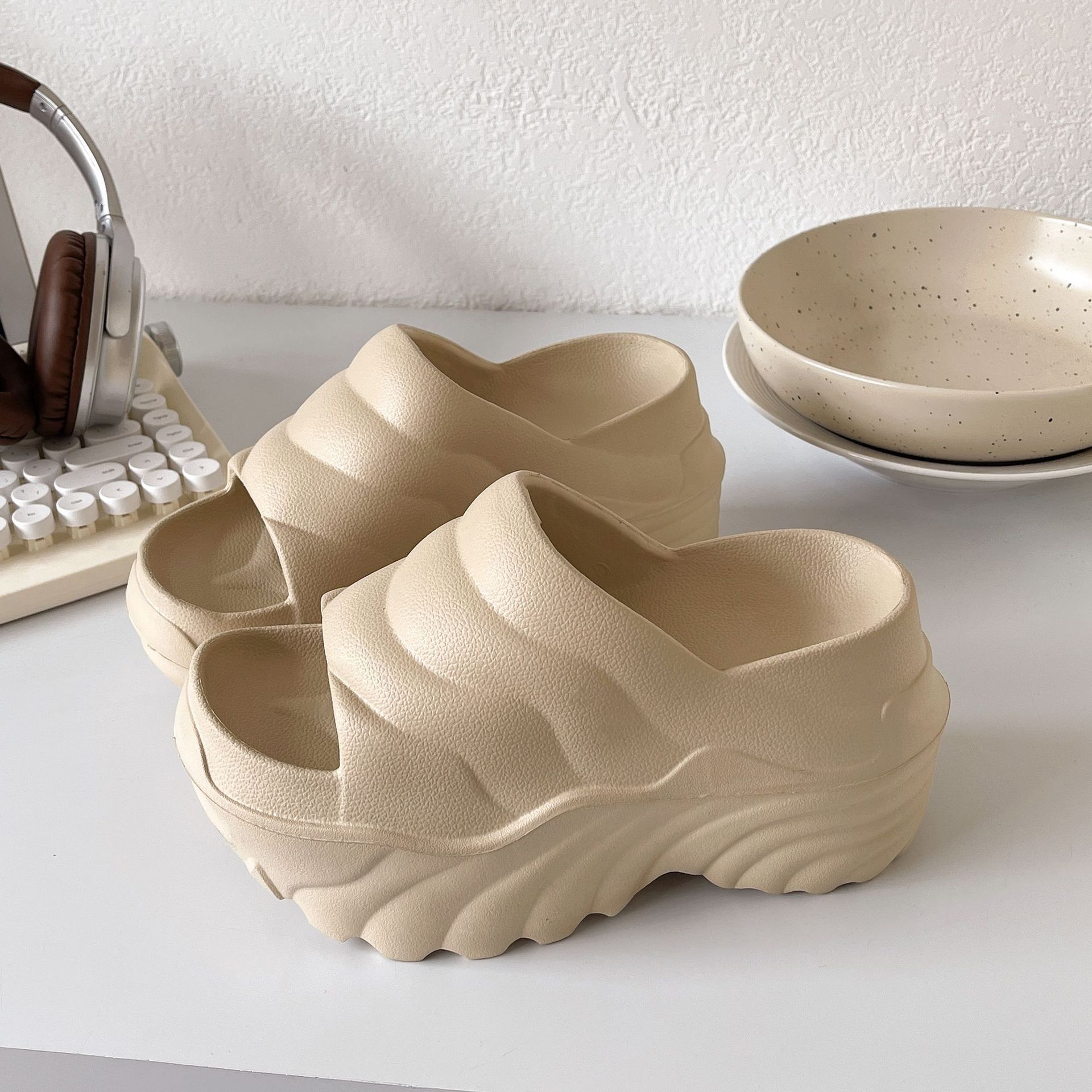 Internet celebrity 6cm thick-soled slippers for women in summer ...