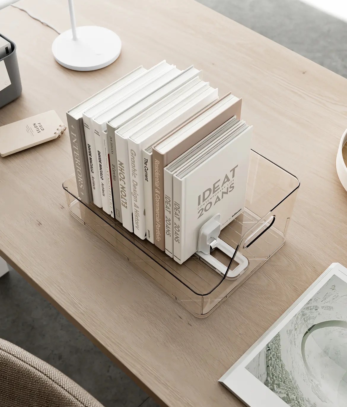 Nakahabang transparent na kahon para sa pag iimbak ng mga libro at pag ...