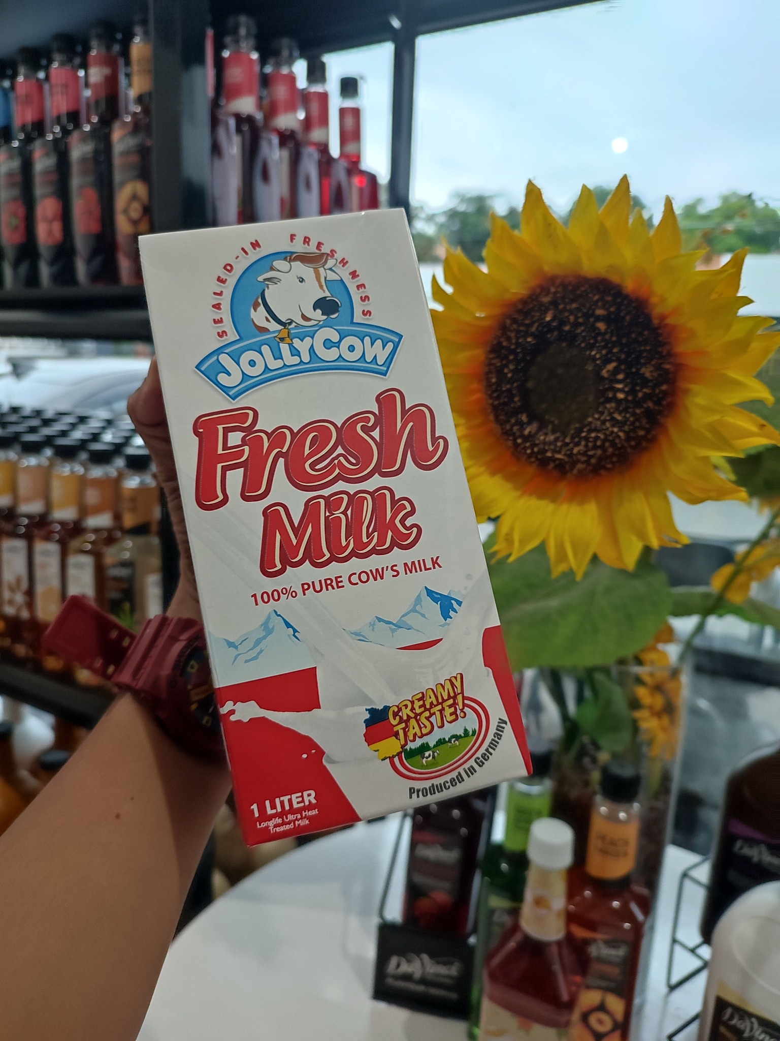 Jolly Cow Fresh Milk 1L - Creamy Goodness for Every Sip | Premium ...