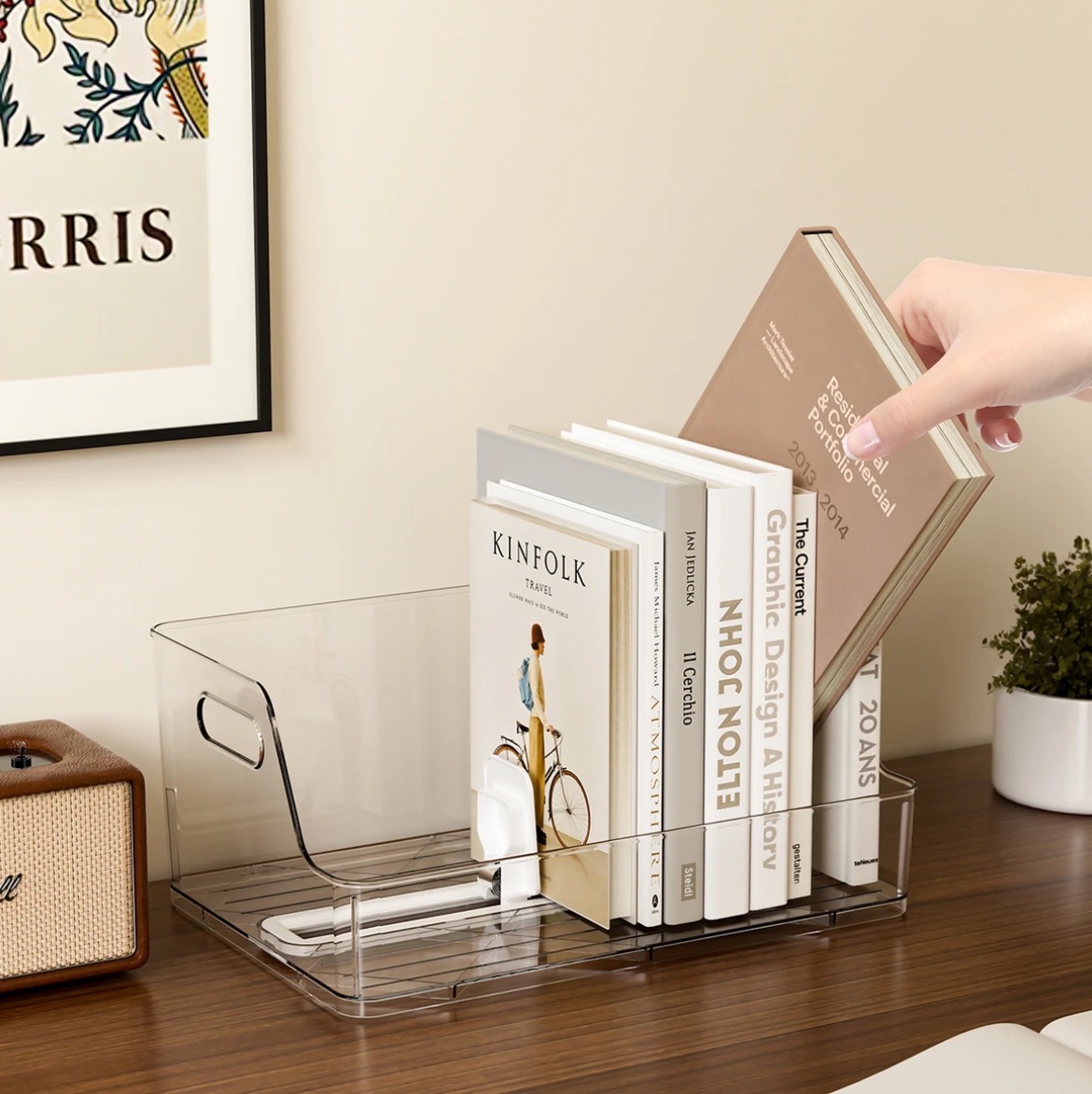 Nakahabang transparent na kahon para sa pag iimbak ng mga libro at pag ...