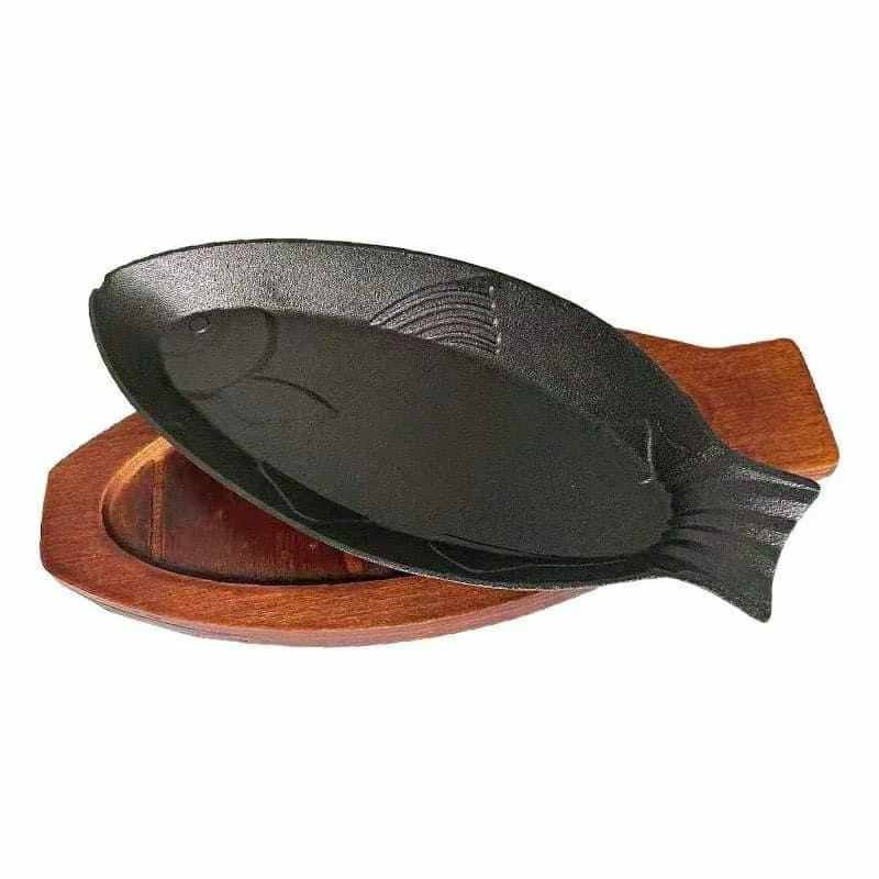 Monina Mdsg Fish-Shaped Cast Iron Sizzle Platter with a Wooden Serving ...