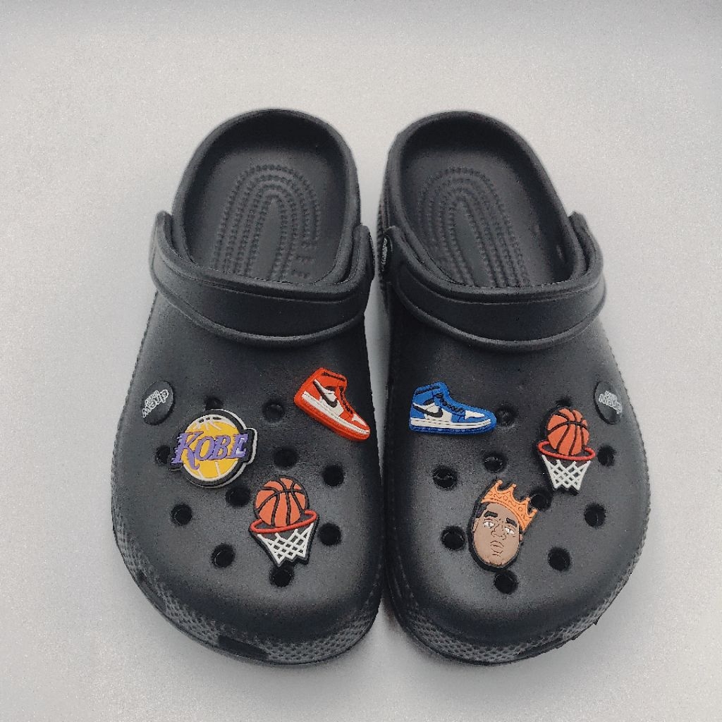 (FREE 4 PCS RANDOM JIBBITZ)Classic clog men and women's fashion hole ...