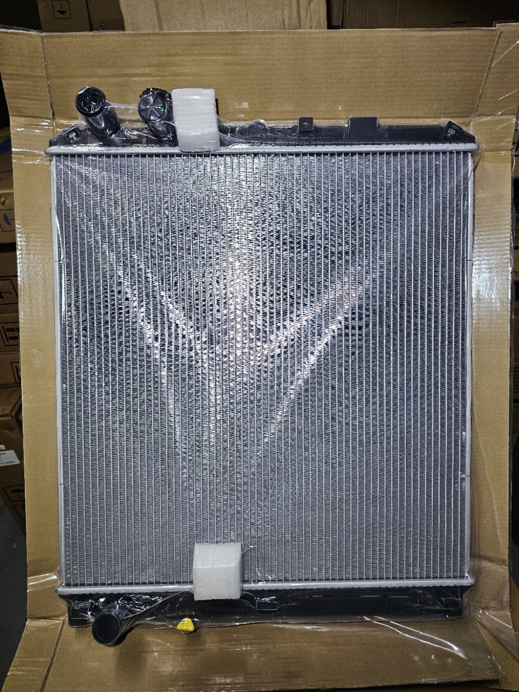 Radiator Isuzu 4HK1 5.2 Forward manual 36mm | Shopee Philippines