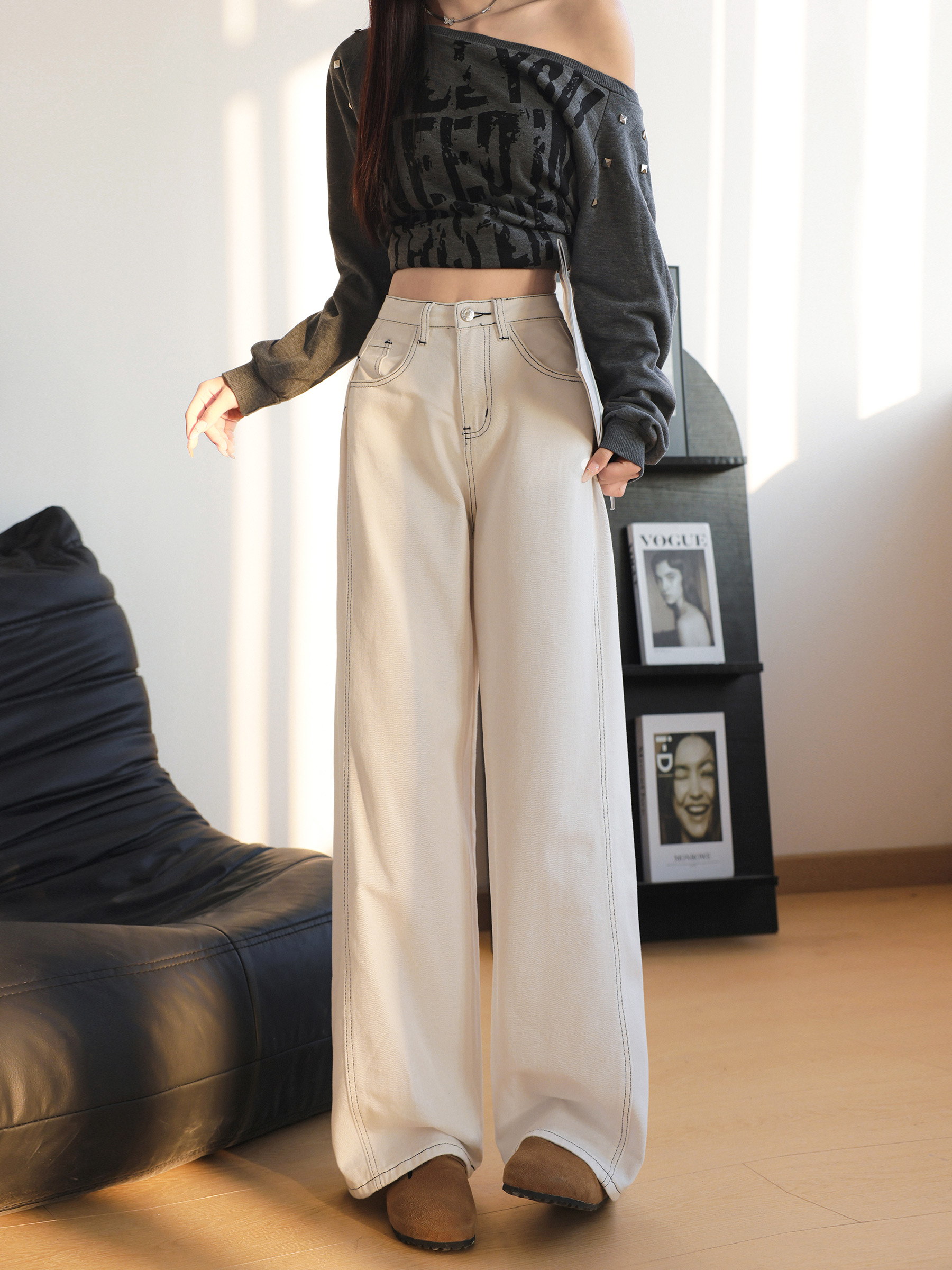Malawak na pantalon ng mga kababaihan, beige simple at fashionable ...