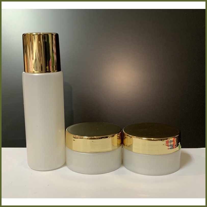 60ml!lr^toner}L>Uf#bottle)n>and)z>2pcs)W>10g)K>cream)KX>jar with gold ...
