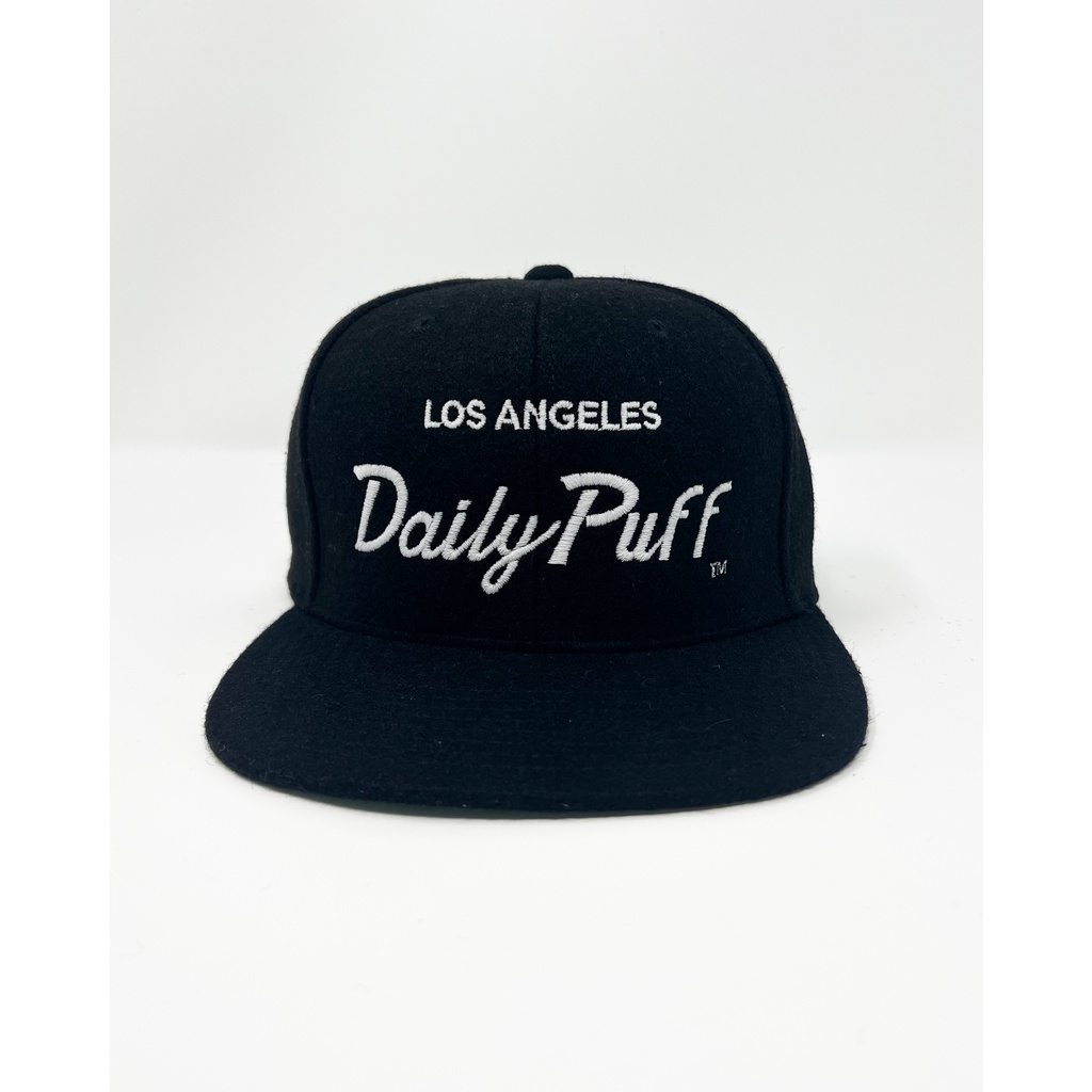 DAILY PUFF SCRIPT BLACK DOME PREMIUM SNAPBACK WOOL | GLOW IN THE DARK ...