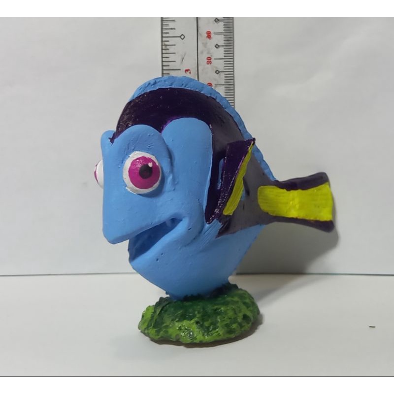 finding nemo characters (nemo and dory and fake coral) aquarium ...