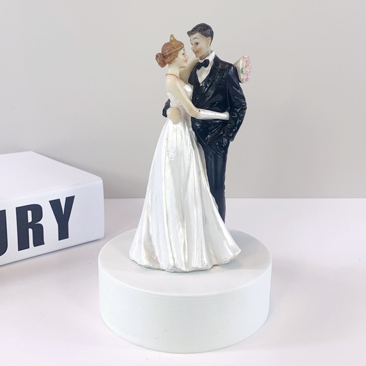 Cake Toppers Dolls Bride and Groom Figurines Funny Wedding Cake Toppers ...