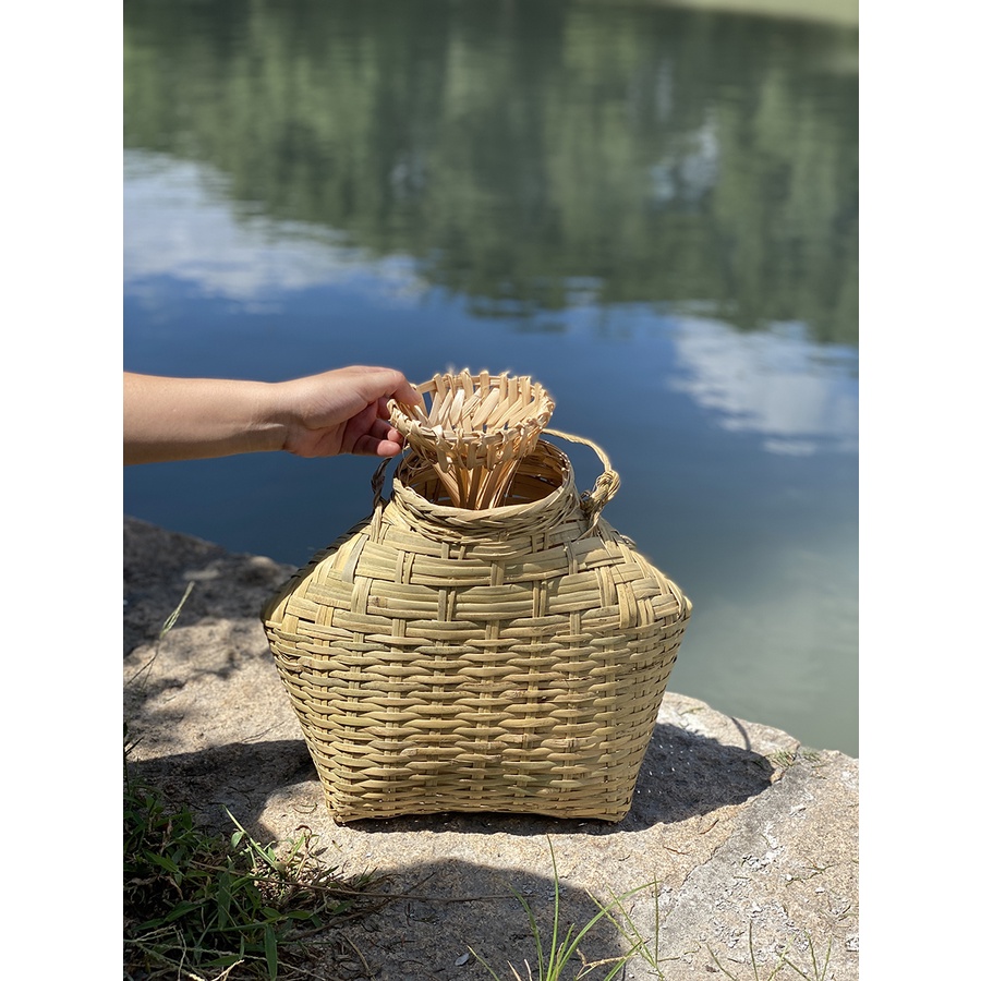 Old-Fashioned Fish Basket Bamboo Weaving Products Fishing Shrimp ...