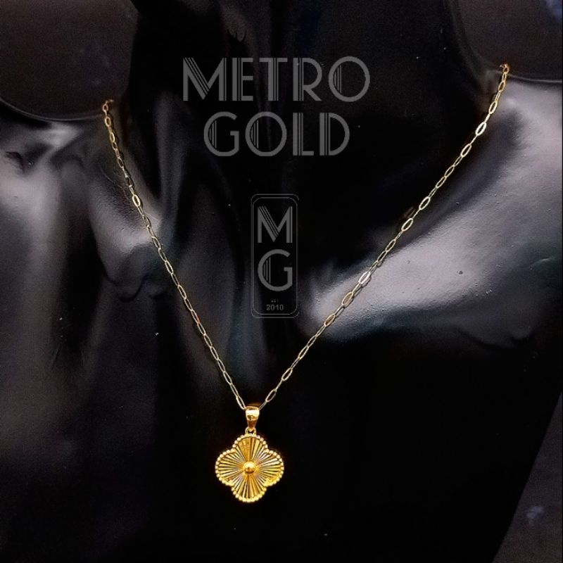 18K Saudi Gold 15.5 mm VCA Clover Pendant with Paperclip Necklace ...