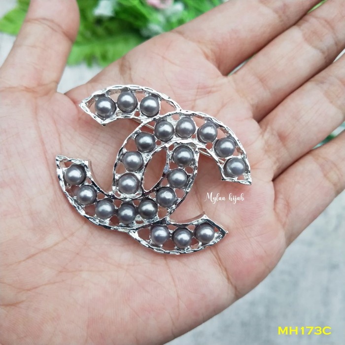 Luxury Imported Gem Diamond Chest Brooch Dark Gray/Women's Fashion ...