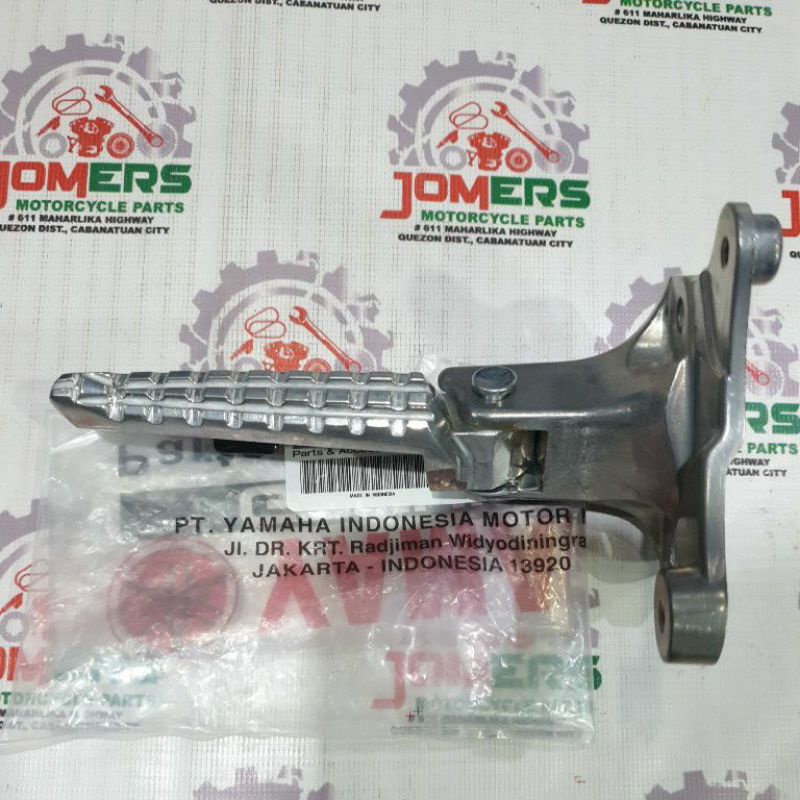 XMAX 300 FOOTREST ASSY REAR W/BRACKET LEFT / RIGHT GENUINE B74-F7430-00 ...