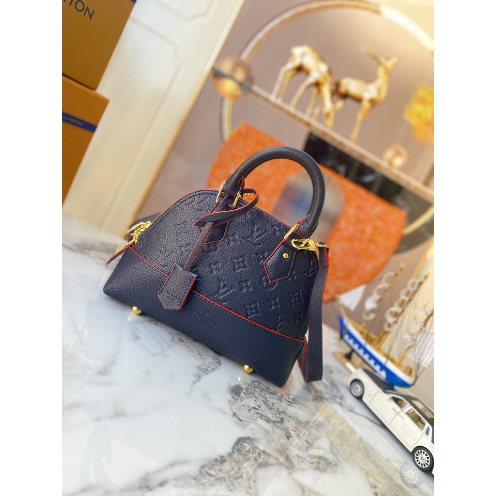 LOUIS VUITTON embossed Empreinte leather has a soft feel inner layer ...