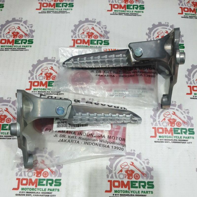 XMAX 300 FOOTREST ASSY REAR W/BRACKET LEFT / RIGHT GENUINE B74-F7430-00 ...