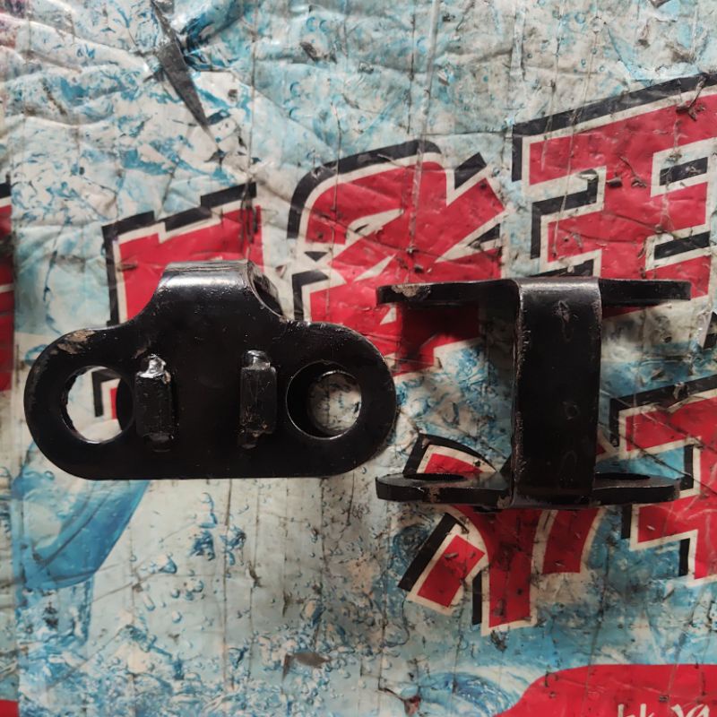 Leaf Spring Hanger Shackle Mulye Hanger for Isuzu Trucks Suspension ...