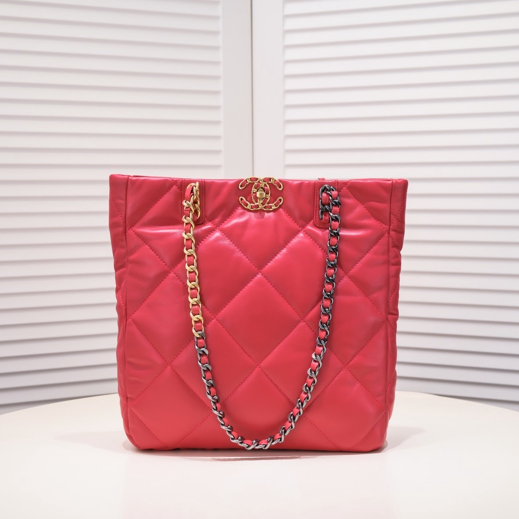 Ms. CHANEL cross -body shoulder bag red lambskin classic diamond ...