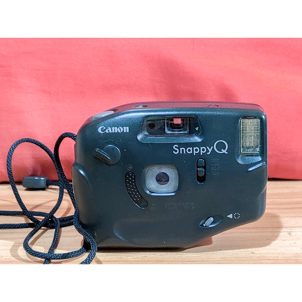 Canon Snappy Q 35mm lightweight, small, and fully automatic camera ...