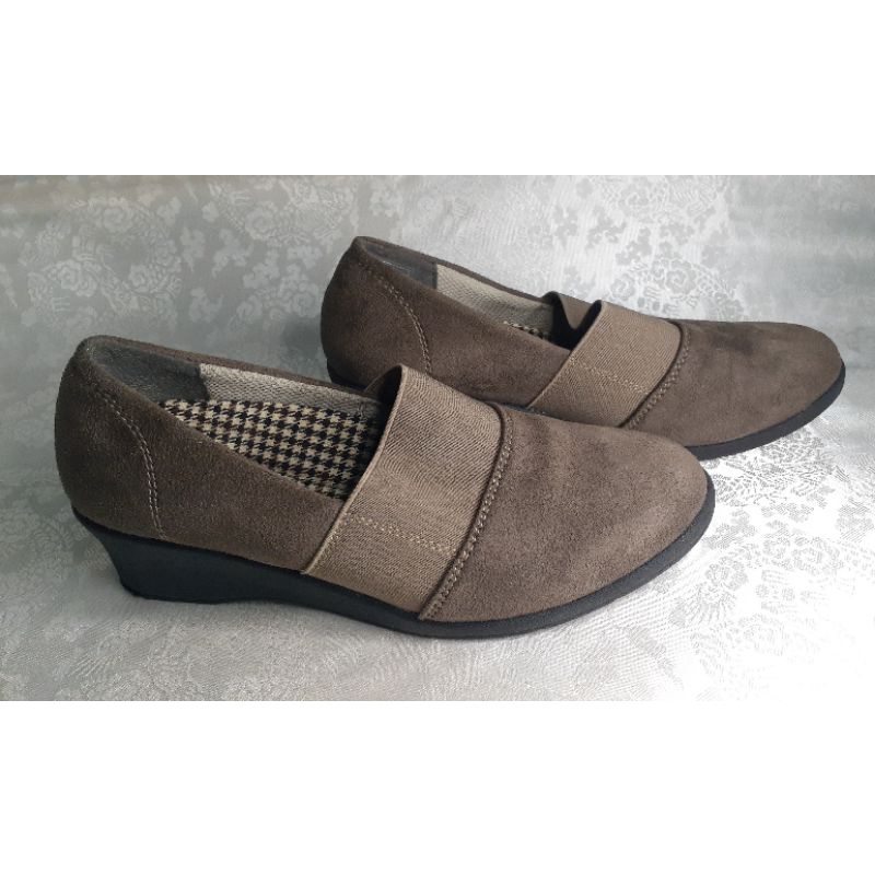 HAWKINS [JAPAN BRAND] Close Toe Wedge Grey Suede Shoes Womens [USED ...