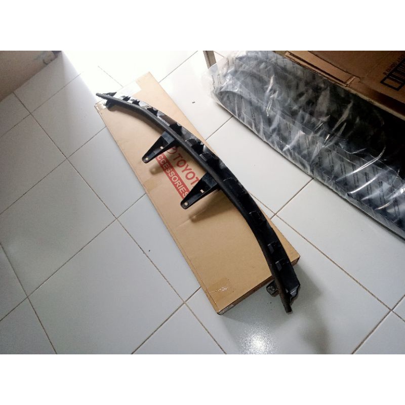 Molding grill radiator Toyota Fortuner 2012-2015 original [53121-0K560 ...