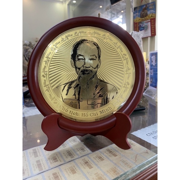 Bronze plate shaped like Uncle Ho, Uncle Giap, Van Mieu, One Pillar ...