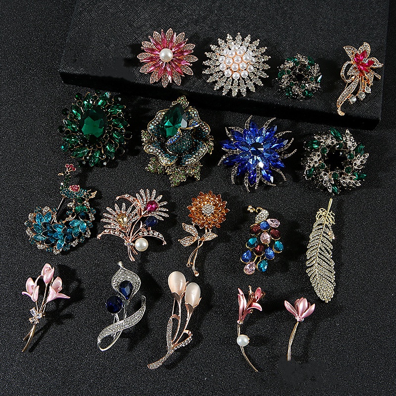 Vintage Exquisite Flower Rhinestone Luxury Brooches Pins For Women