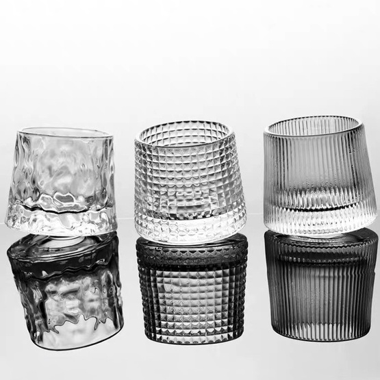 Rotating Whiskey Glass Minimalist Gold Rim Phnom Penh High-Class ...