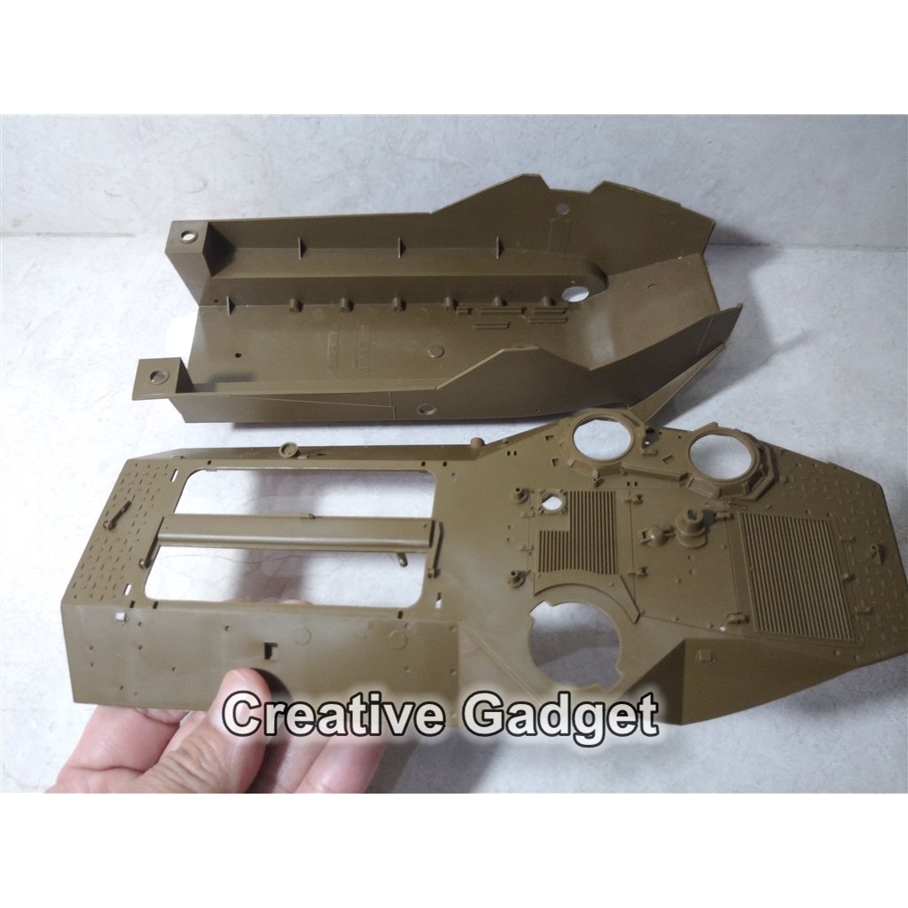 US Amphibious Vehicle LVTP-7 + 1 Figure - Model Kit Academy 1/35 Amtrac ...