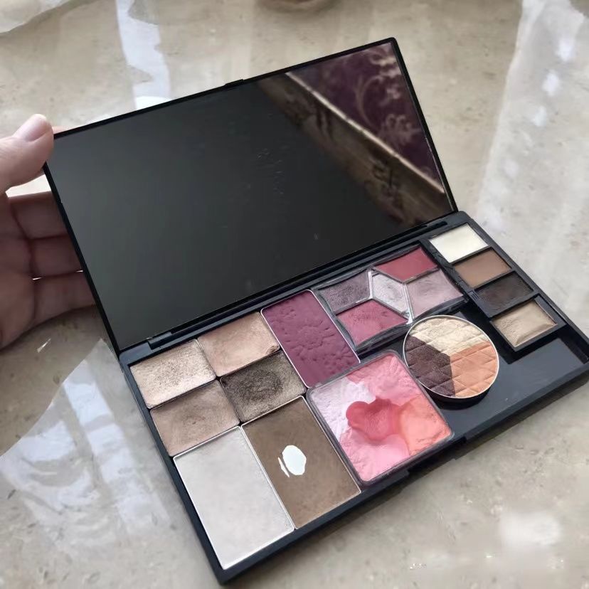 [New Arrivals] [Free Iron Palette] Eyeshadow Palette Empty Makeup Split ...