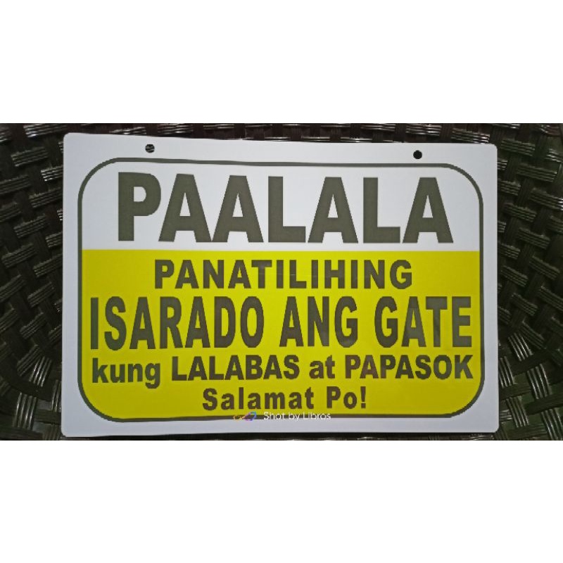 Panatilihing Isarado ang Gate Yellow Signage A4 Size PVC (Hard Plastic ...
