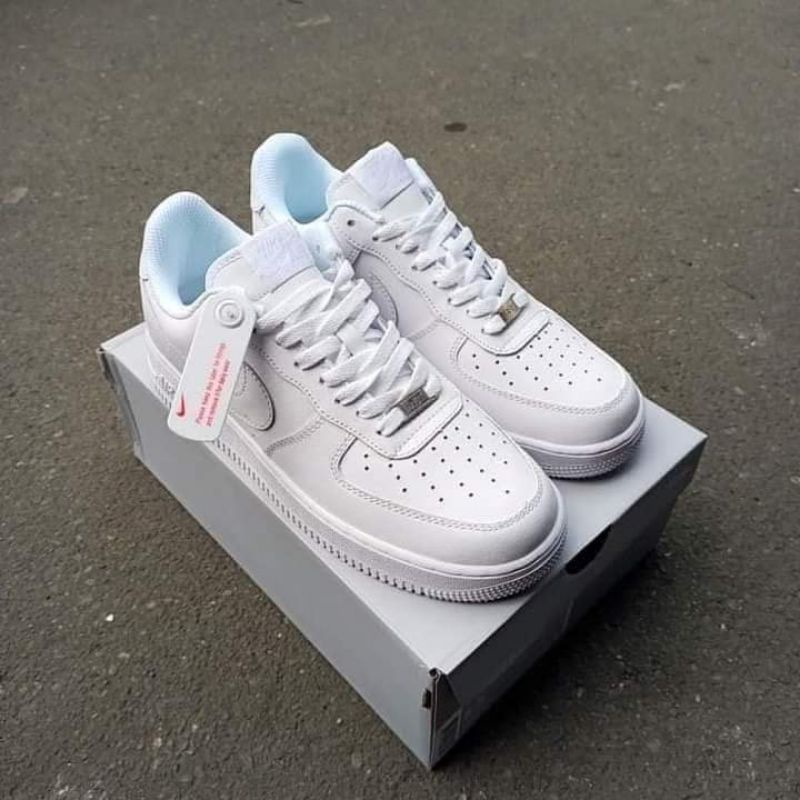 AF1 triple white & Triple black FOR MENS AND WOMENS FREE SOCKS MADE IN ...