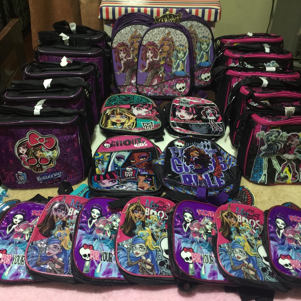 Monster High Bags Authentic ONHAND Mall PullOut Draculaura LunchBag ...