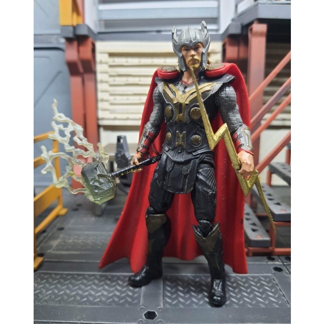 3.75 inches or 1:18 1/18 scale Marvel Universe Thor w Mjolnir and Bolt ...