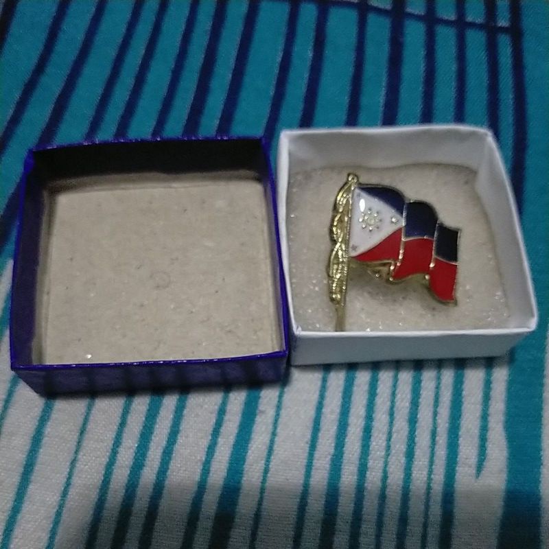 Phillipine flag collar pin with box | Shopee Philippines