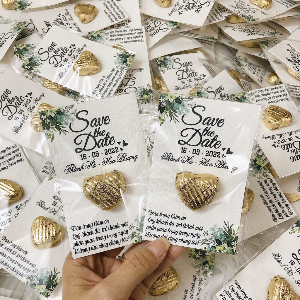 Wedding gift card model in the shape of green leaves and genuine wood ...