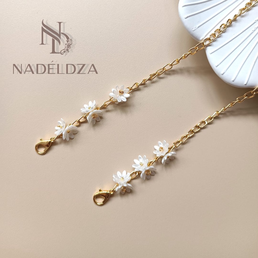 Nadeldza Strap Mask Aesthetic Lotus Series/ 2in1 Hijab Mask Connector ...